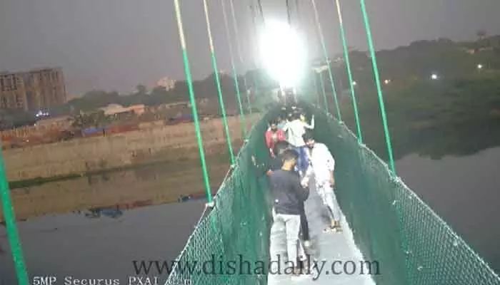 Gujarat Cable Bridge Collapse కూలిపోవడానికి ఆకతాయిలే కారణమా..! ( వీడియో ...