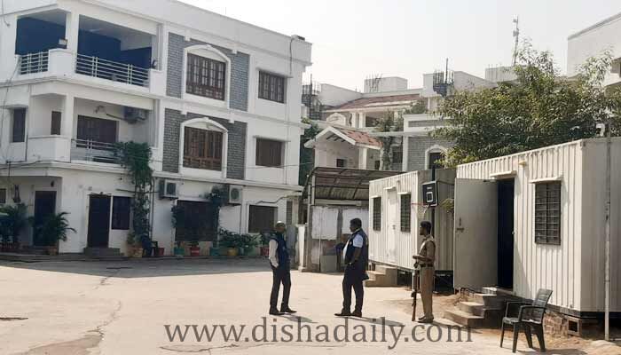 టీఆర్ఎస్ మంత్రి గంగుల, ఎంపీ గాయత్రి రవికి సీబీఐ నోటీసులు! | CBI notices ...