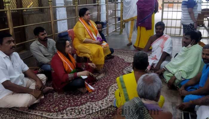 రాజమండ్రిలో పుట్టి ఈ స్థాయికి రావడం మర్చిపోలేను: Actress Jayaprada ...