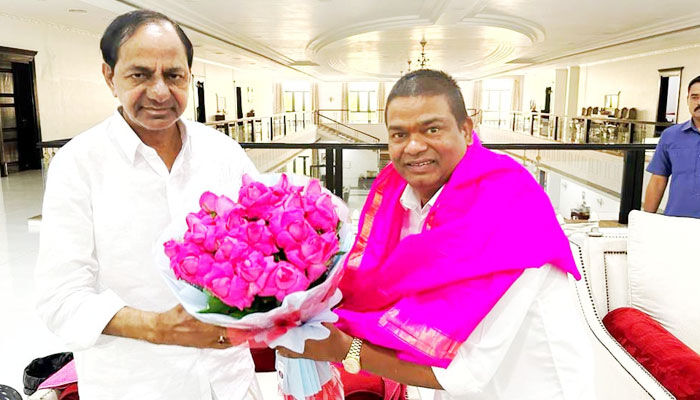 సీఎం కేసీఆర్ ఆశీర్వాదం తీసుకున్న జీవన్ రెడ్డి