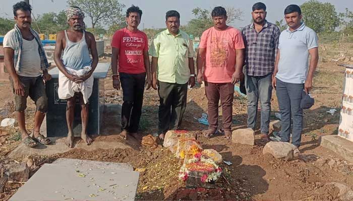 Dhone: అంత్యక్రియలకు చేయూత | Assist in the funeral in Kurnool District ...
