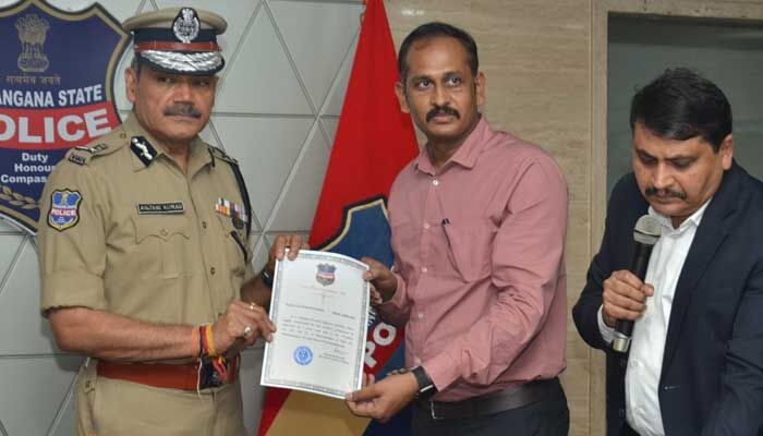 జిల్లా క్లూస్ టీం సీఐ కి రాష్ట్రస్థాయి ప్రశంసాపత్రం | State Level ...