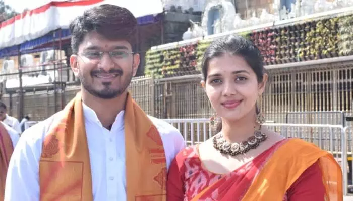 తిరుమల శ్రీవారికి మొదటి పెళ్లి కార్డు... | IAS Pawan Dutta Dr. Tejaswi ...