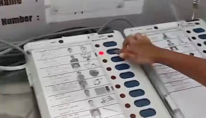 Badradi District: ఓటేసిస సెల్ఫీ ఫొటోను వాట్సా‌ప్‌లో షేర్ చేసిన యువకుడు ...