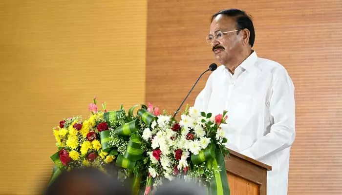 అవసరం ఉన్నంత వరకే ఉచిత రేషన్ ఇవ్వండి: వెంకయ్యనాయుడు