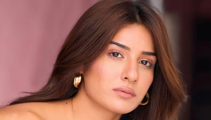 Neha Khan : నేహాఖాన్ బూబ్స్ షో.. కుర్రాళ్లు తట్టుకునేదెలా..?