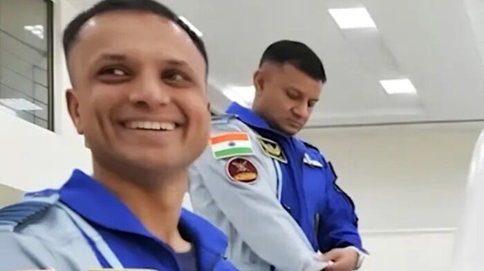 Gaganyaan astronaut: ఉద్రిక్తతల వేళ.. గగన్ యాన్ వ్యోమగానికి వాయుసేన ...