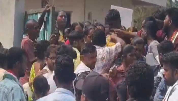 కోదాడ మున్సిపాలిటీలో కాంగ్రెస్ నేతల ప్రలోభాలు..!
